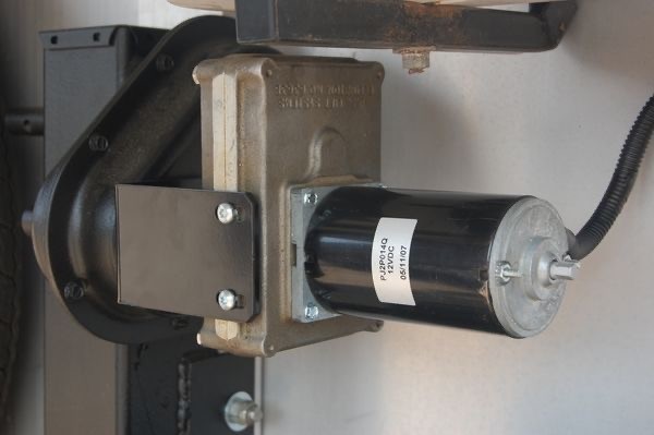 Convert Your Manual Gooseneck Trailer Jack to Electric from Hitches ...